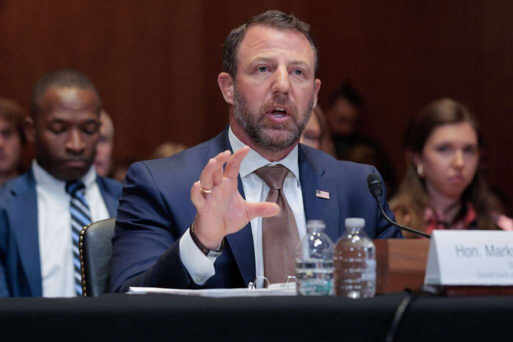 Mullin dit que le DHS obéirait aux tribunaux s'ils n'étaient pas ...